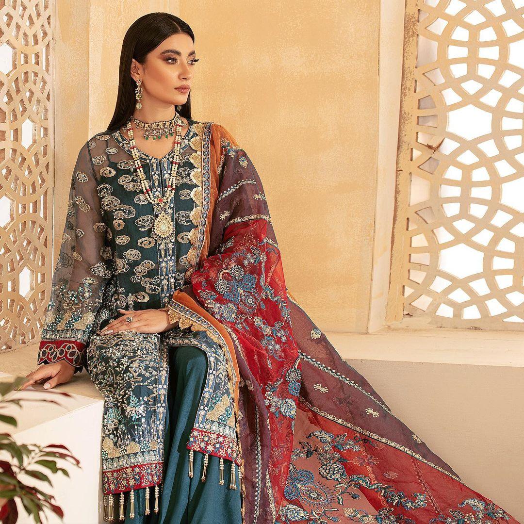 Maryam Hussain-Marwa Luxury formals-22 Geet Wedding Collection – Mishi'sCollection